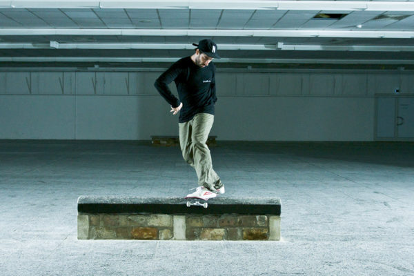 How to: FS Boardslide - Skateboard Trick Tip | skatedeluxe Blog