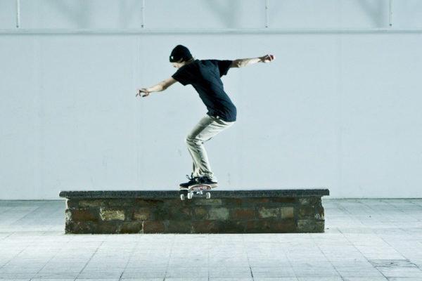How to: FS Tailslide - Skateboard Trick Tip | skatedeluxe Blog
