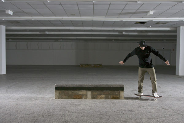 How to: FS Boardslide - Skateboard Trick Tip | skatedeluxe Blog