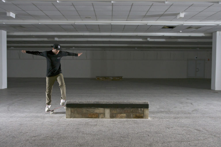 How to: FS Boardslide - Skateboard Trick Tip | skatedeluxe Blog