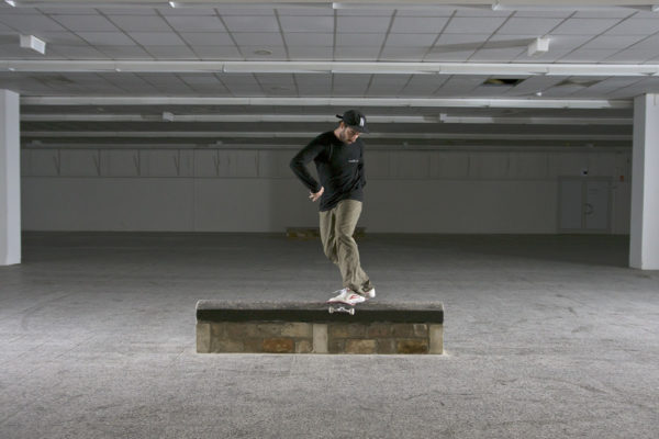 How to: FS Boardslide - Skateboard Trick Tip | skatedeluxe Blog