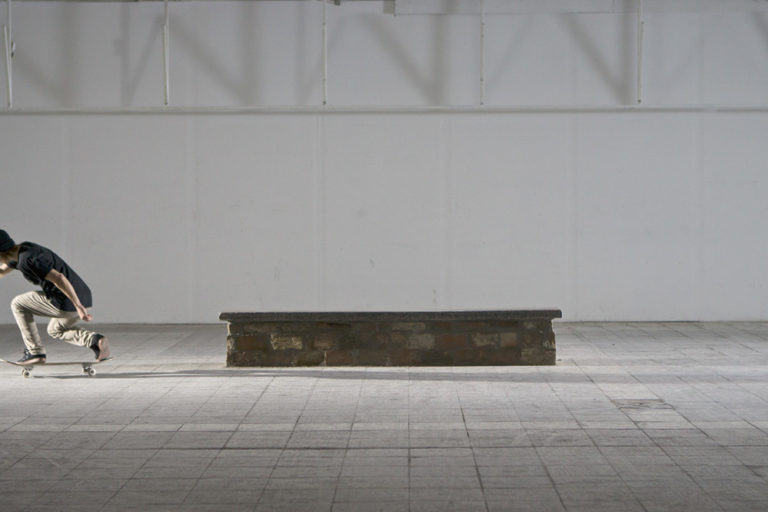 How to: FS Tailslide - Skateboard Trick Tip | skatedeluxe Blog