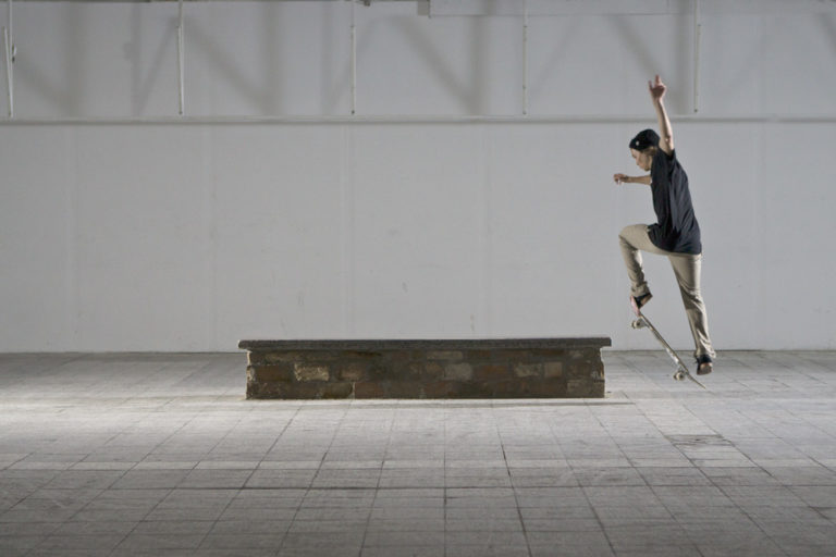 How to: FS Tailslide - Skateboard Trick Tip | skatedeluxe Blog