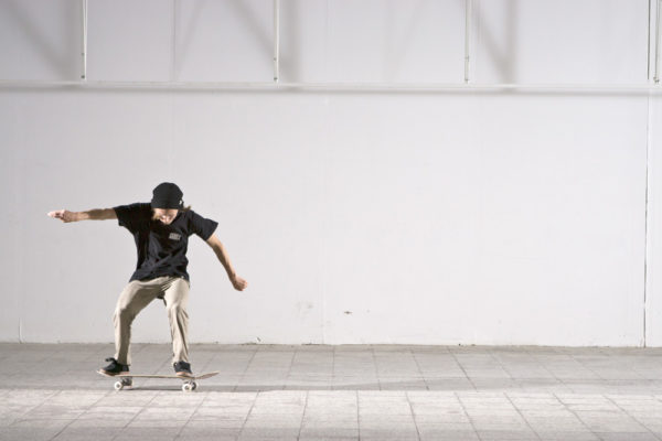 How To: Switch Kickflip & Switch Heelflip - Skateboard Trick Tip ...