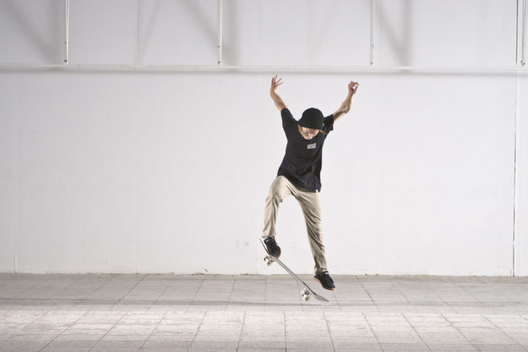 How To: Switch Kickflip & Switch Heelflip - Skateboard Trick Tip ...
