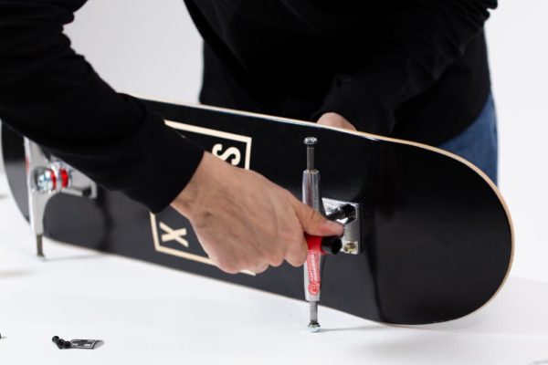 Instructions: Skateboard assembly | skatedeluxe Blog